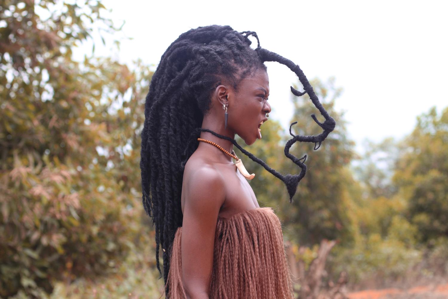 Laetita Ky : L'art des cheveux pour des messages forts - Nouvelles Du Monde